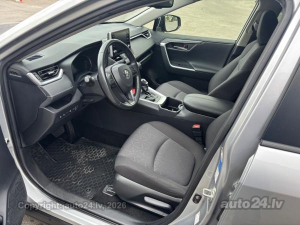 Pelēks Toyota RAV4 2022 Tallina, ar dzinēja tilpumu 2.00 L un nobraukumu 87 tūkst. km par 22800 €, foto 4 vietnē AUTOMOTO.COM.LV