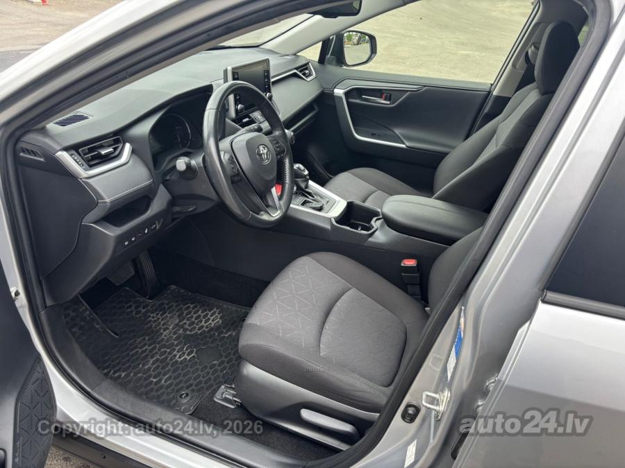 Pelēks Toyota RAV4 2022 Tallina, ar dzinēja tilpumu 2.00 L un nobraukumu 87 tūkst. km par 22800 €, foto 5 vietnē AUTOMOTO.COM.LV