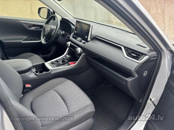 Pelēks Toyota RAV4 2022 Tallina, ar dzinēja tilpumu 2.00 L un nobraukumu 87 tūkst. km par 22800 €, foto 5 vietnē AUTOMOTO.COM.LV