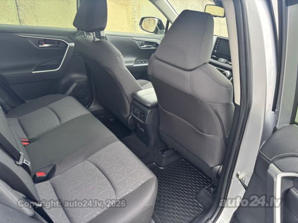 Pelēks Toyota RAV4 2022 Tallina, ar dzinēja tilpumu 2.00 L un nobraukumu 87 tūkst. km par 22800 €, foto 6 vietnē AUTOMOTO.COM.LV