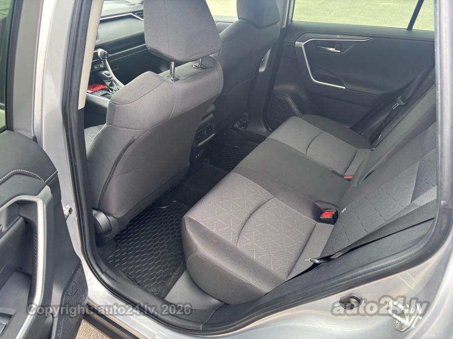 Pelēks Toyota RAV4 2022 Tallina, ar dzinēja tilpumu 2.00 L un nobraukumu 87 tūkst. km par 22800 €, foto 8 vietnē AUTOMOTO.COM.LV