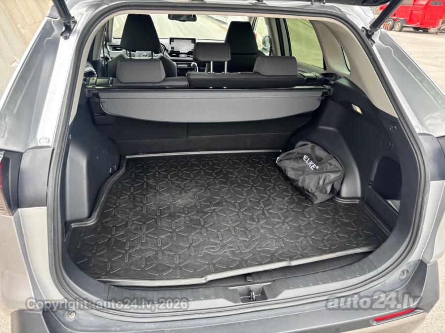 Pelēks Toyota RAV4 2022 Tallina, ar dzinēja tilpumu 2.00 L un nobraukumu 87 tūkst. km par 22800 €, foto 9 vietnē AUTOMOTO.COM.LV