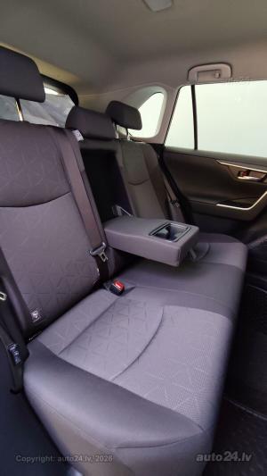 Pelēks Toyota RAV4 2022 Tallina, ar dzinēja tilpumu 1.99 L un nobraukumu 87 tūkst. km par 25895 €, foto 8 vietnē AUTOMOTO.COM.LV