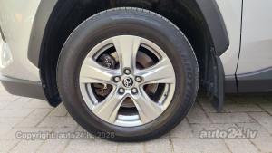 Pelēks Toyota RAV4 2022 Tallina, ar dzinēja tilpumu 1.99 L un nobraukumu 87 tūkst. km par 25895 €, foto 16 vietnē AUTOMOTO.COM.LV