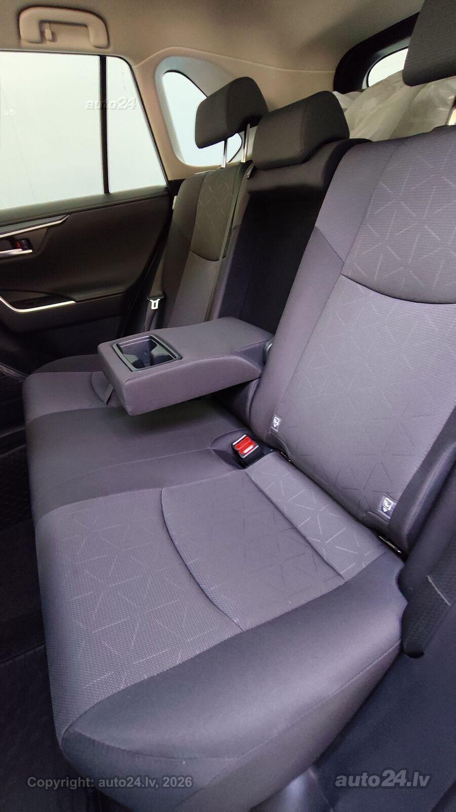 Pelēks Toyota RAV4 2022 Tallina, ar dzinēja tilpumu 1.99 L un nobraukumu 87 tūkst. km par 25895 €, foto 18 vietnē AUTOMOTO.COM.LV