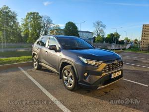 Pelēks Toyota RAV4 2022 Tallina, ar dzinēja tilpumu 2.50 L un nobraukumu 207 tūkst. km par 24900 €, foto 3 vietnē AUTOMOTO.COM.LV