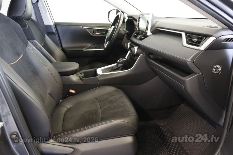 Pelēks Toyota RAV4 2022 Tallina, ar dzinēja tilpumu 2.49 L un nobraukumu 46 tūkst. km par 29500 €, foto 7 vietnē AUTOMOTO.COM.LV