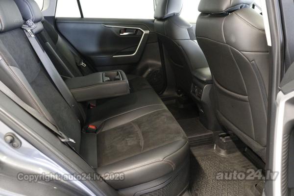 Grey Toyota RAV4 2022 in Tallinn, with an engine capacity of 2.49 L and mileage of 46 thousand km for 29500 €, photo 7 on AUTOMOTO.COM.LV