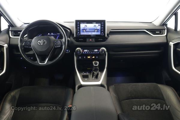 Grey Toyota RAV4 2022 in Tallinn, with an engine capacity of 2.49 L and mileage of 46 thousand km for 29500 €, photo 8 on AUTOMOTO.COM.LV