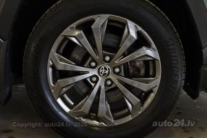 Pelēks Toyota RAV4 2022 Tallina, ar dzinēja tilpumu 2.49 L un nobraukumu 46 tūkst. km par 29500 €, foto 16 vietnē AUTOMOTO.COM.LV