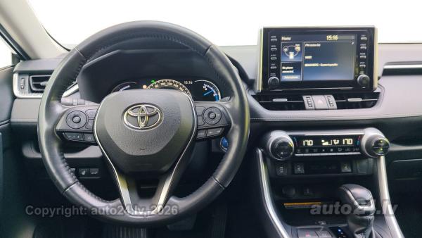 Grey Toyota RAV4 2022 in Tallinn, with an engine capacity of 2.49 L and mileage of 208 thousand km for 23995 €, photo 8 on AUTOMOTO.COM.LV