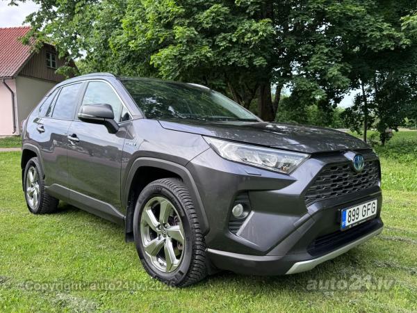 Grey Toyota RAV4 2022 in Tallinn, with an engine capacity of 2.50 L and mileage of 165 thousand km for 26890 €, photo 2 on AUTOMOTO.COM.LV
