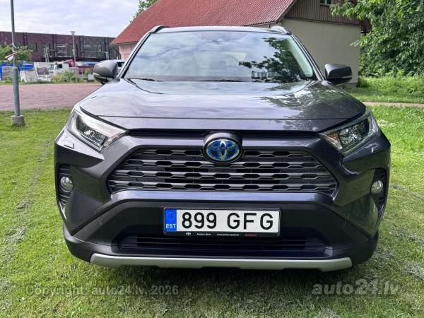 Grey Toyota RAV4 2022 in Tallinn, with an engine capacity of 2.50 L and mileage of 165 thousand km for 26890 €, photo 7 on AUTOMOTO.COM.LV