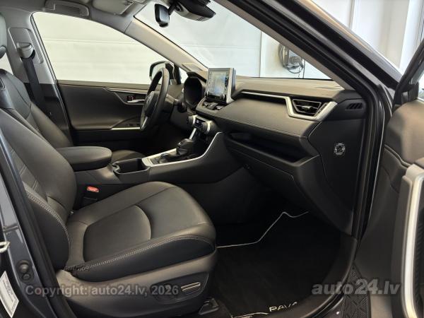 Pelēks Toyota RAV4 2022 Tallina, ar dzinēja tilpumu 2.50 L un nobraukumu 17 tūkst. km par 34900 €, foto 8 vietnē AUTOMOTO.COM.LV