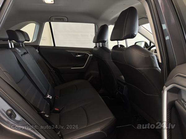 Pelēks Toyota RAV4 2022 Tallina, ar dzinēja tilpumu 2.50 L un nobraukumu 17 tūkst. km par 34900 €, foto 9 vietnē AUTOMOTO.COM.LV