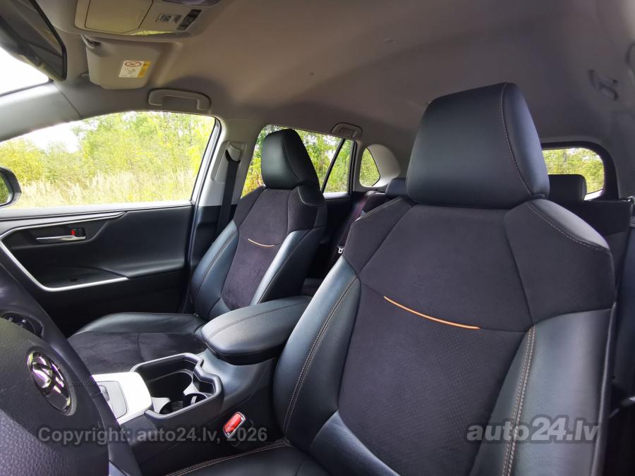 Pelēks Toyota RAV4 2022 Tallina, ar dzinēja tilpumu 2.00 L un nobraukumu 69 tūkst. km par 27900 €, foto 3 vietnē AUTOMOTO.COM.LV