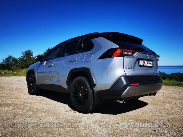Pelēks Toyota RAV4 2022 Tallina, ar dzinēja tilpumu 2.00 L un nobraukumu 69 tūkst. km par 27900 €, foto 6 vietnē AUTOMOTO.COM.LV