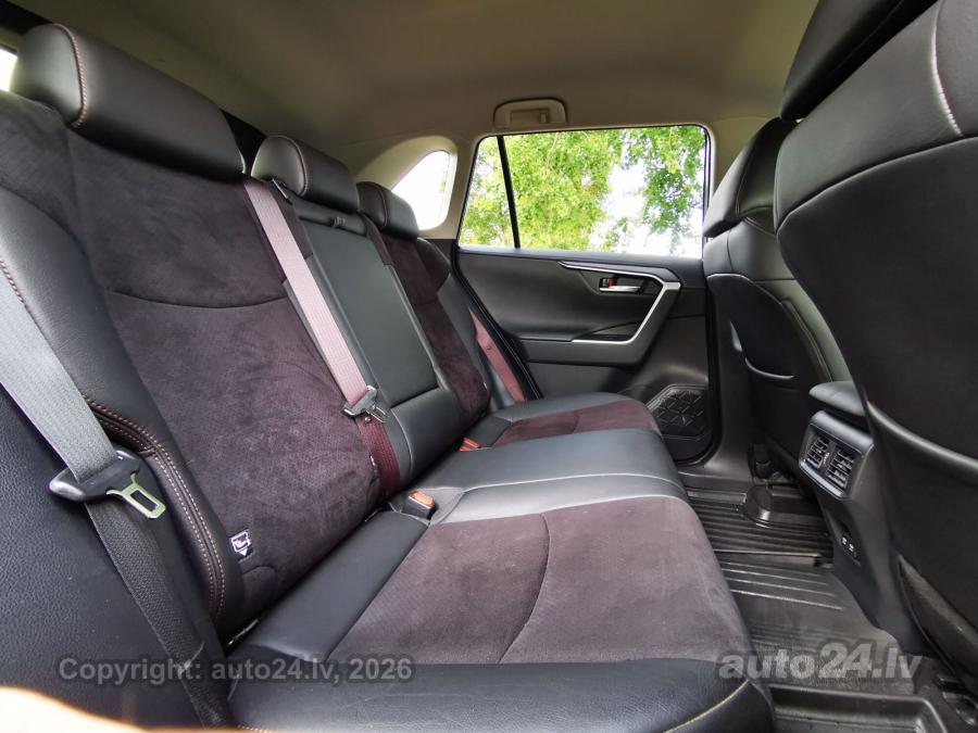 Pelēks Toyota RAV4 2022 Tallina, ar dzinēja tilpumu 2.00 L un nobraukumu 69 tūkst. km par 27900 €, foto 14 vietnē AUTOMOTO.COM.LV
