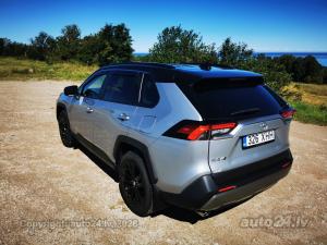 Pelēks Toyota RAV4 2022 Tallina, ar dzinēja tilpumu 2.00 L un nobraukumu 69 tūkst. km par 27900 €, foto 24 vietnē AUTOMOTO.COM.LV