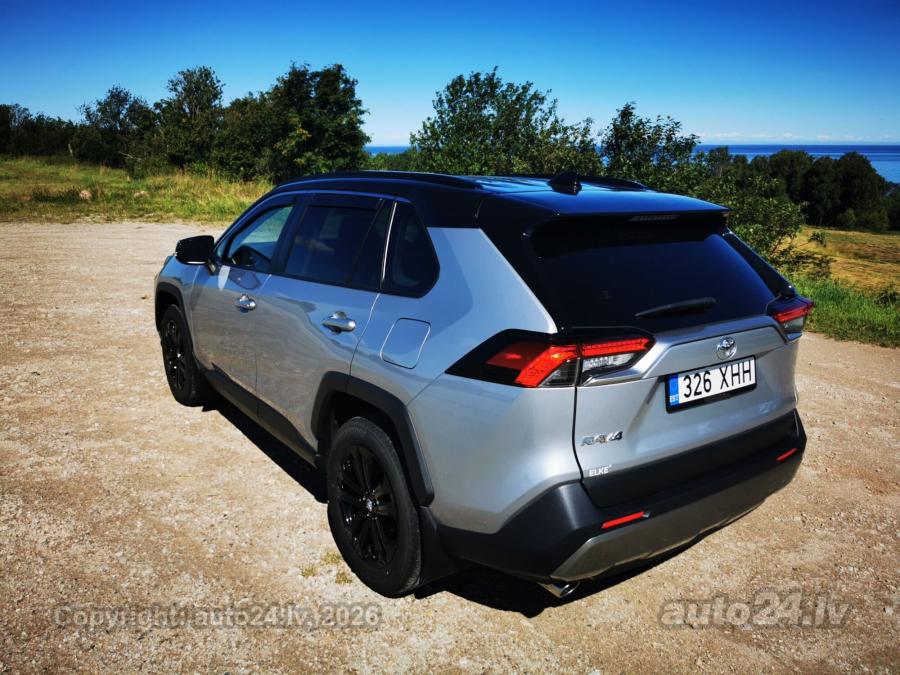 Pelēks Toyota RAV4 2022 Tallina, ar dzinēja tilpumu 2.00 L un nobraukumu 69 tūkst. km par 27900 €, foto 24 vietnē AUTOMOTO.COM.LV