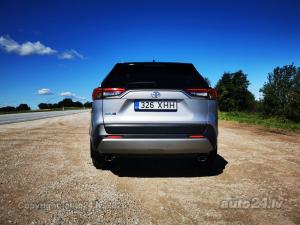 Pelēks Toyota RAV4 2022 Tallina, ar dzinēja tilpumu 2.00 L un nobraukumu 69 tūkst. km par 27900 €, foto 28 vietnē AUTOMOTO.COM.LV