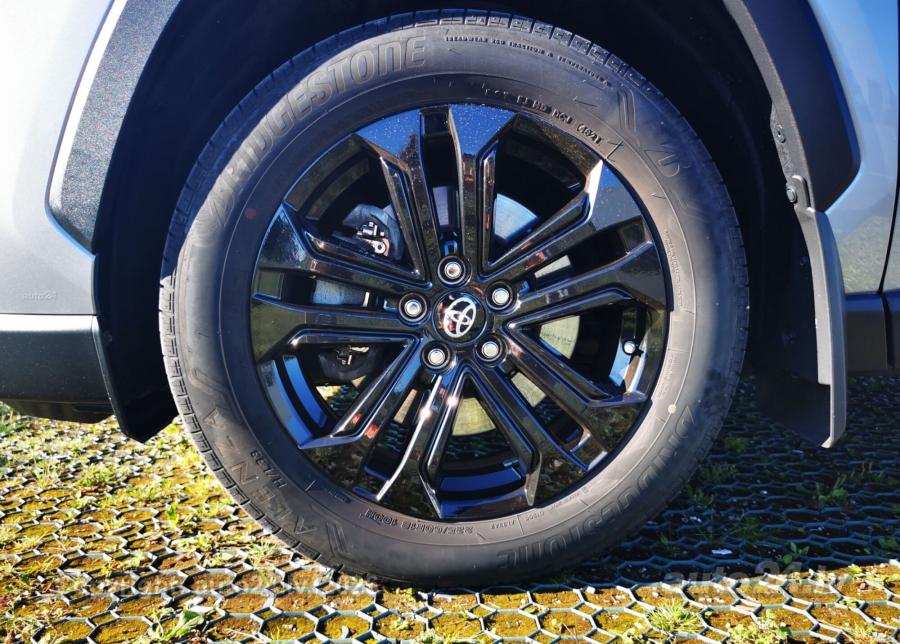 Pelēks Toyota RAV4 2022 Tallina, ar dzinēja tilpumu 2.00 L un nobraukumu 69 tūkst. km par 27900 €, foto 29 vietnē AUTOMOTO.COM.LV