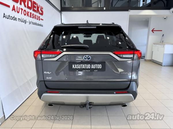 Grey Toyota RAV4 2022 in Tallinn, with an engine capacity of 2.50 L and mileage of 140 thousand km for 26990 €, photo 7 on AUTOMOTO.COM.LV