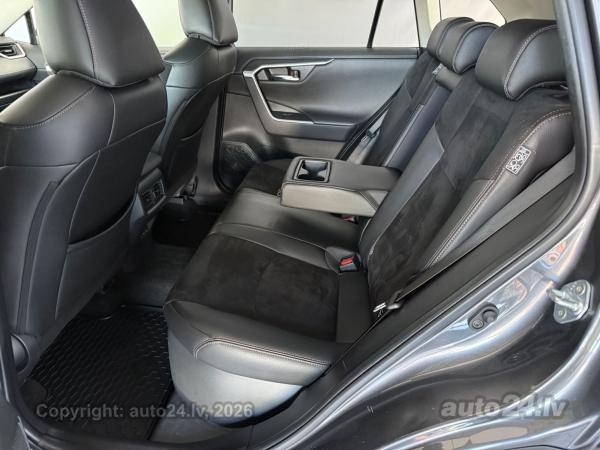 Grey Toyota RAV4 2022 in Tallinn, with an engine capacity of 2.50 L and mileage of 140 thousand km for 26990 €, photo 10 on AUTOMOTO.COM.LV