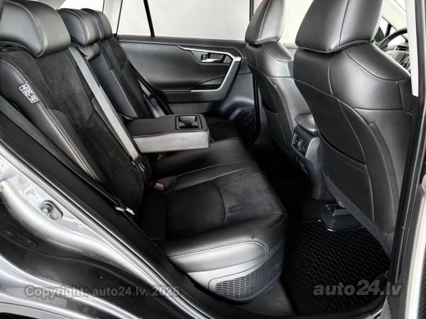 Grey Toyota RAV4 2022 in Tallinn, with an engine capacity of 2.50 L and mileage of 140 thousand km for 26990 €, photo 11 on AUTOMOTO.COM.LV
