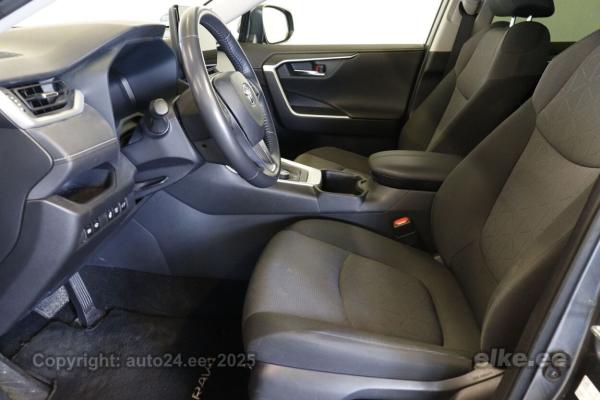 Pelēks Toyota RAV4 2023 Tallina, ar dzinēja tilpumu 1.99 L un nobraukumu 43 tūkst. km par 30400 €, foto 11 vietnē AUTOMOTO.COM.LV