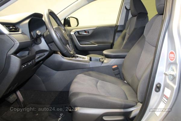 Pelēks Toyota RAV4 2023 Tallina, ar dzinēja tilpumu 2.00 L un nobraukumu 55 tūkst. km par 27690 €, foto 11 vietnē AUTOMOTO.COM.LV