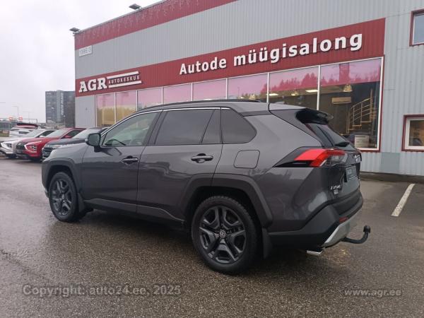 Pelēks Toyota RAV4 2023 Tallina, ar dzinēja tilpumu 2.50 L un nobraukumu 77 tūkst. km par 35900 €, foto 2 vietnē AUTOMOTO.COM.LV