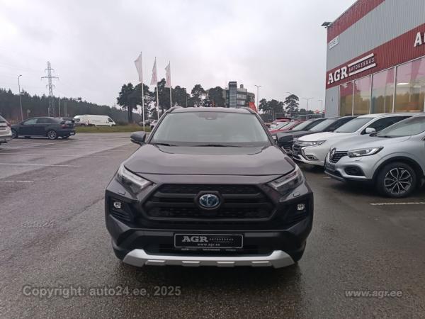 Pelēks Toyota RAV4 2023 Tallina, ar dzinēja tilpumu 2.50 L un nobraukumu 77 tūkst. km par 35900 €, foto 3 vietnē AUTOMOTO.COM.LV
