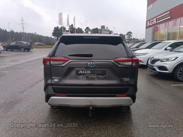 Pelēks Toyota RAV4 2023 Tallina, ar dzinēja tilpumu 2.50 L un nobraukumu 77 tūkst. km par 35900 €, foto 4 vietnē AUTOMOTO.COM.LV