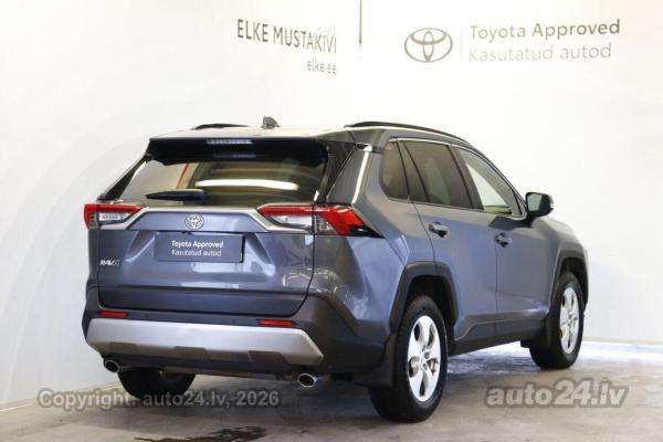Pelēks Toyota RAV4 2023 Tallina, ar dzinēja tilpumu 1.99 L un nobraukumu 27 tūkst. km par 29300 €, foto 2 vietnē AUTOMOTO.COM.LV