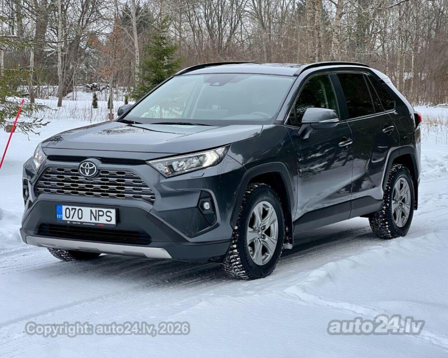 Pelēks Toyota RAV4 2023 Hāpsalu, ar dzinēja tilpumu 2.00 L un nobraukumu 61 tūkst. km par 30990 €, foto 2 vietnē AUTOMOTO.COM.LV