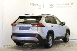 Pelēks Toyota RAV4 2023 Tallina, ar dzinēja tilpumu 1.99 L un nobraukumu 56 tūkst. km par 28990 €, foto 2 vietnē AUTOMOTO.COM.LV