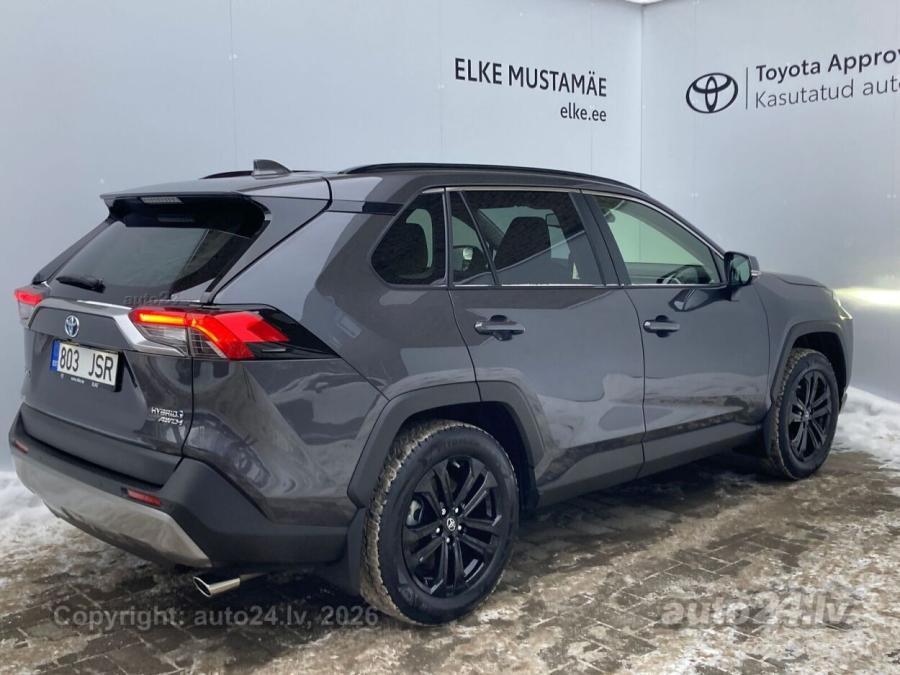 Pelēks Toyota RAV4 2023 Tallina, ar dzinēja tilpumu 2.49 L un nobraukumu 15 tūkst. km par 38495 €, foto 2 vietnē AUTOMOTO.COM.LV