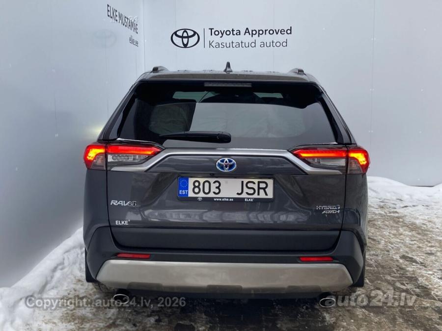 Pelēks Toyota RAV4 2023 Tallina, ar dzinēja tilpumu 2.49 L un nobraukumu 15 tūkst. km par 38495 €, foto 4 vietnē AUTOMOTO.COM.LV