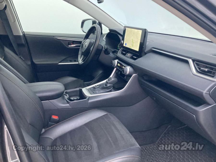Pelēks Toyota RAV4 2023 Tallina, ar dzinēja tilpumu 2.49 L un nobraukumu 15 tūkst. km par 38495 €, foto 6 vietnē AUTOMOTO.COM.LV