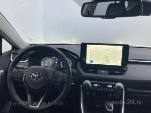 Pelēks Toyota RAV4 2023 Tallina, ar dzinēja tilpumu 2.49 L un nobraukumu 15 tūkst. km par 38495 €, foto 8 vietnē AUTOMOTO.COM.LV