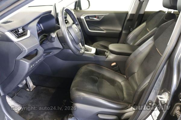 Pelēks Toyota RAV4 2023 Tallina, ar dzinēja tilpumu 1.99 L un nobraukumu 36 tūkst. km par 30400 €, foto 11 vietnē AUTOMOTO.COM.LV