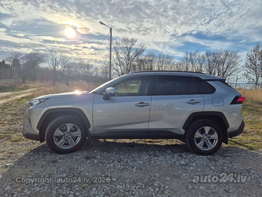 Pelēks Toyota RAV4 2023 Tallina, ar dzinēja tilpumu 2.00 L un nobraukumu 58 tūkst. km par 29000 €, foto 3 vietnē AUTOMOTO.COM.LV