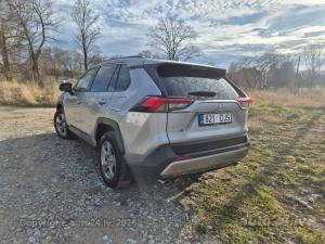 Pelēks Toyota RAV4 2023 Tallina, ar dzinēja tilpumu 2.00 L un nobraukumu 58 tūkst. km par 29000 €, foto 4 vietnē AUTOMOTO.COM.LV