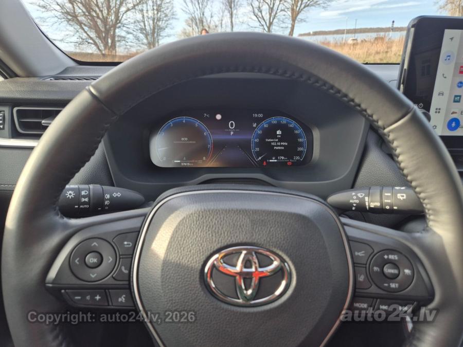 Pelēks Toyota RAV4 2023 Tallina, ar dzinēja tilpumu 2.00 L un nobraukumu 58 tūkst. km par 29000 €, foto 10 vietnē AUTOMOTO.COM.LV
