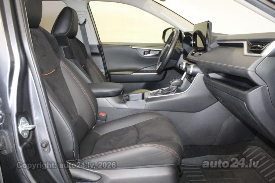 Grey Toyota RAV4 2023 in Tallinn, with an engine capacity of 2.00 L and mileage of 90 thousand km for 31490 €, photo 7 on AUTOMOTO.COM.LV
