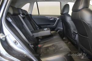 Grey Toyota RAV4 2023 in Tallinn, with an engine capacity of 2.00 L and mileage of 90 thousand km for 31490 €, photo 8 on AUTOMOTO.COM.LV