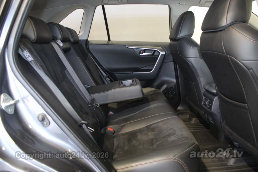 Grey Toyota RAV4 2023 in Tallinn, with an engine capacity of 2.00 L and mileage of 90 thousand km for 31490 €, photo 8 on AUTOMOTO.COM.LV