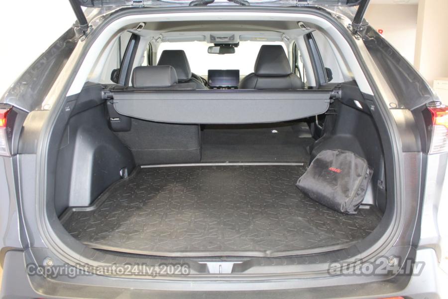 Grey Toyota RAV4 2023 in Tallinn, with an engine capacity of 2.00 L and mileage of 90 thousand km for 31490 €, photo 11 on AUTOMOTO.COM.LV