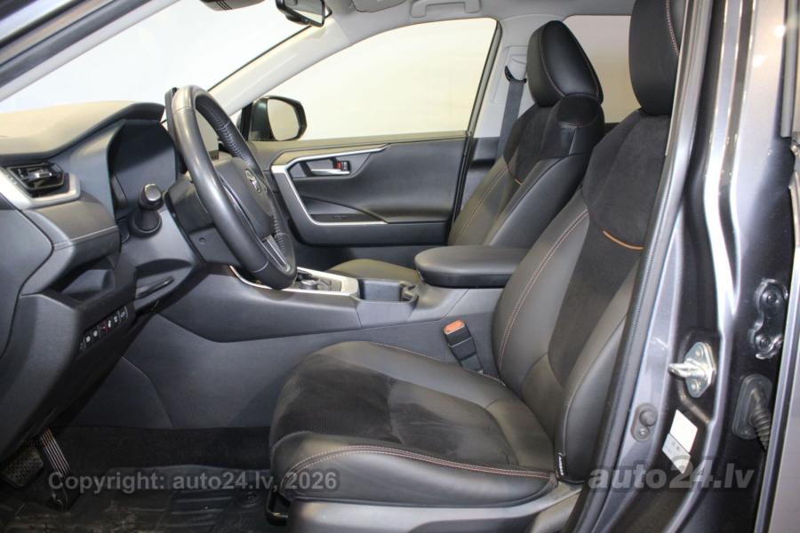 Grey Toyota RAV4 2023 in Tallinn, with an engine capacity of 2.00 L and mileage of 90 thousand km for 31490 €, photo 12 on AUTOMOTO.COM.LV